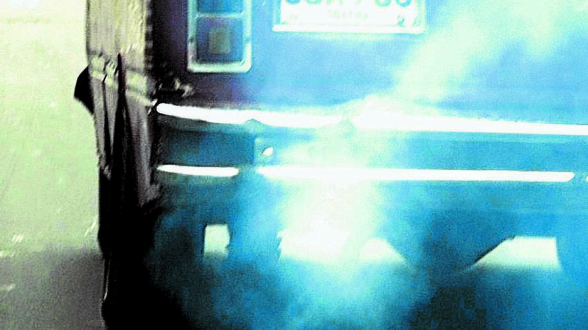 ¿Qué significan los colores del humo del carro?