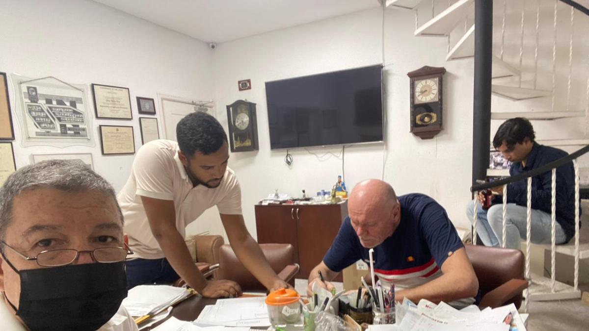 Líos de italiano en Colombia por herencia de Berlusconi: Registraduría ...