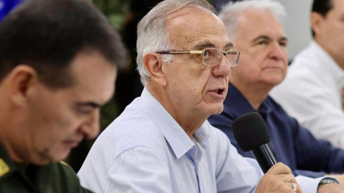 Ministro Velázquez confirmó reactivación de operaciones ofensivas ...