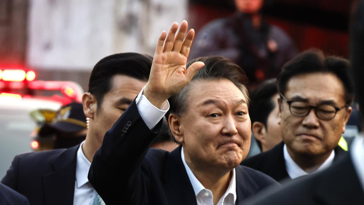 Liberan de su detención al presidente surcoreano Yoon Suk Yeol por ...