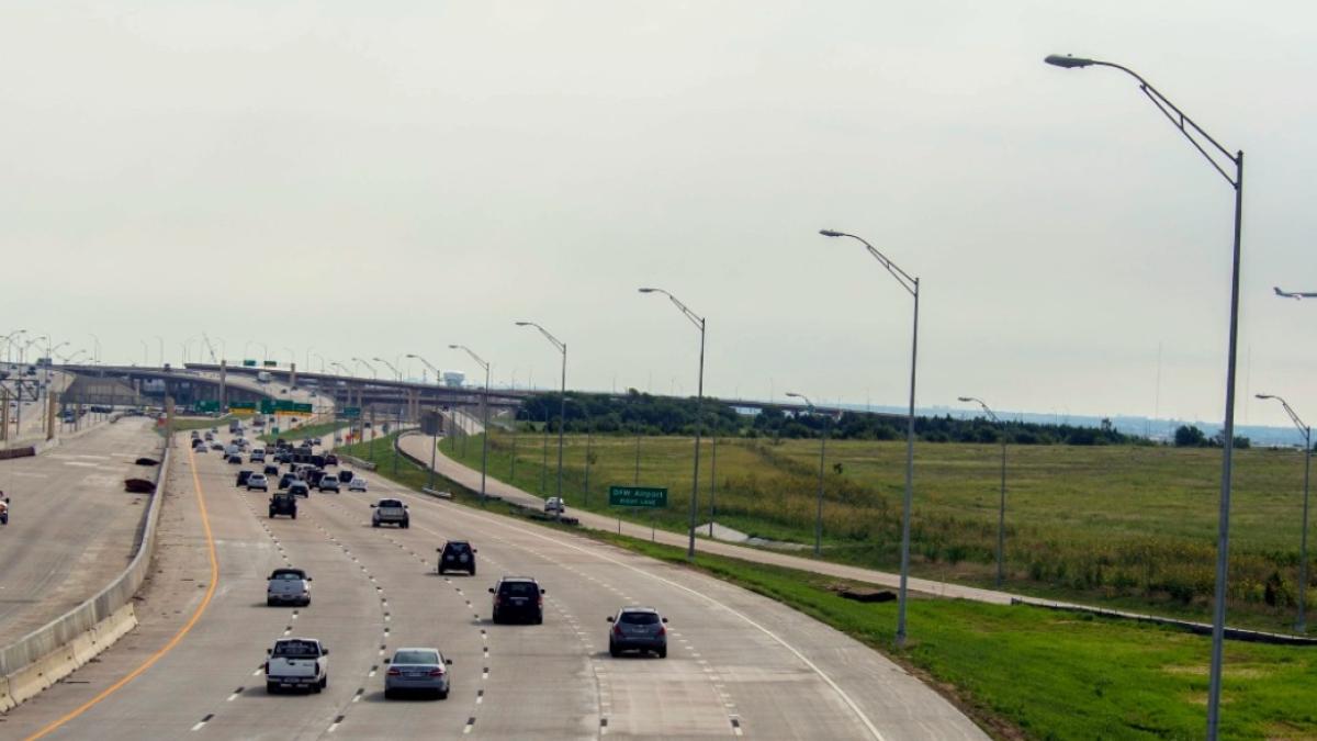 ¿Qué se necesita para renovar el sticker de un carro de Texas en 2025?