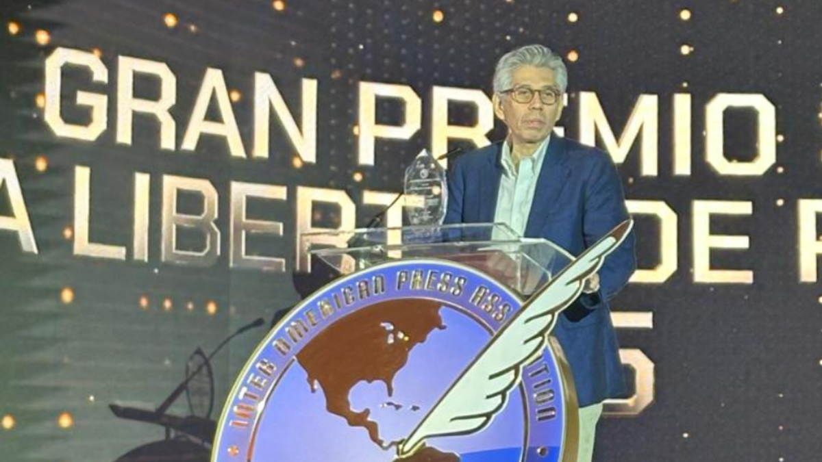 Daniel Coronell recibe Premio a la Libertad de Prensa de la SIP 2025