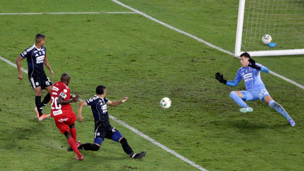 América le gana al Medellín y entra en la pelea en el grupo A: Adrián Ramos, el héroe