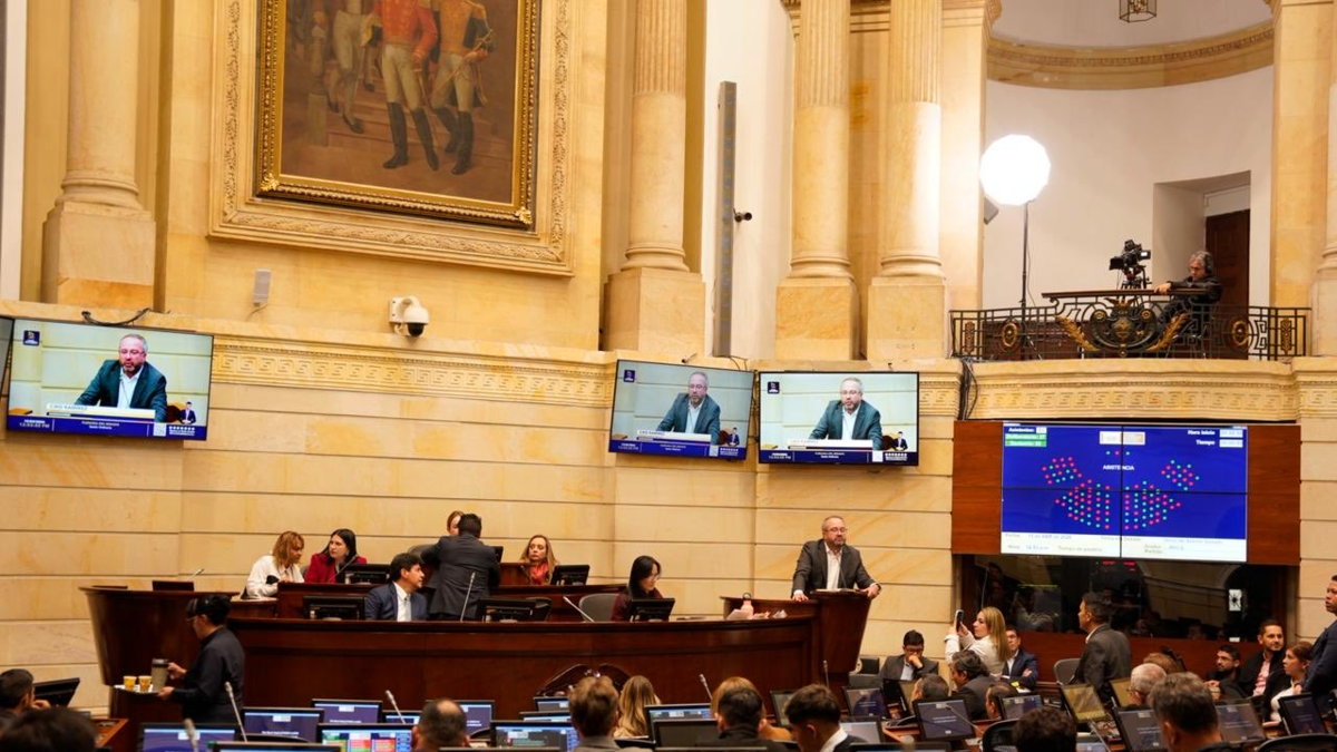 Presencia de Ciro Ramírez causó revuelo en el Senado: Iván Cepeda ...