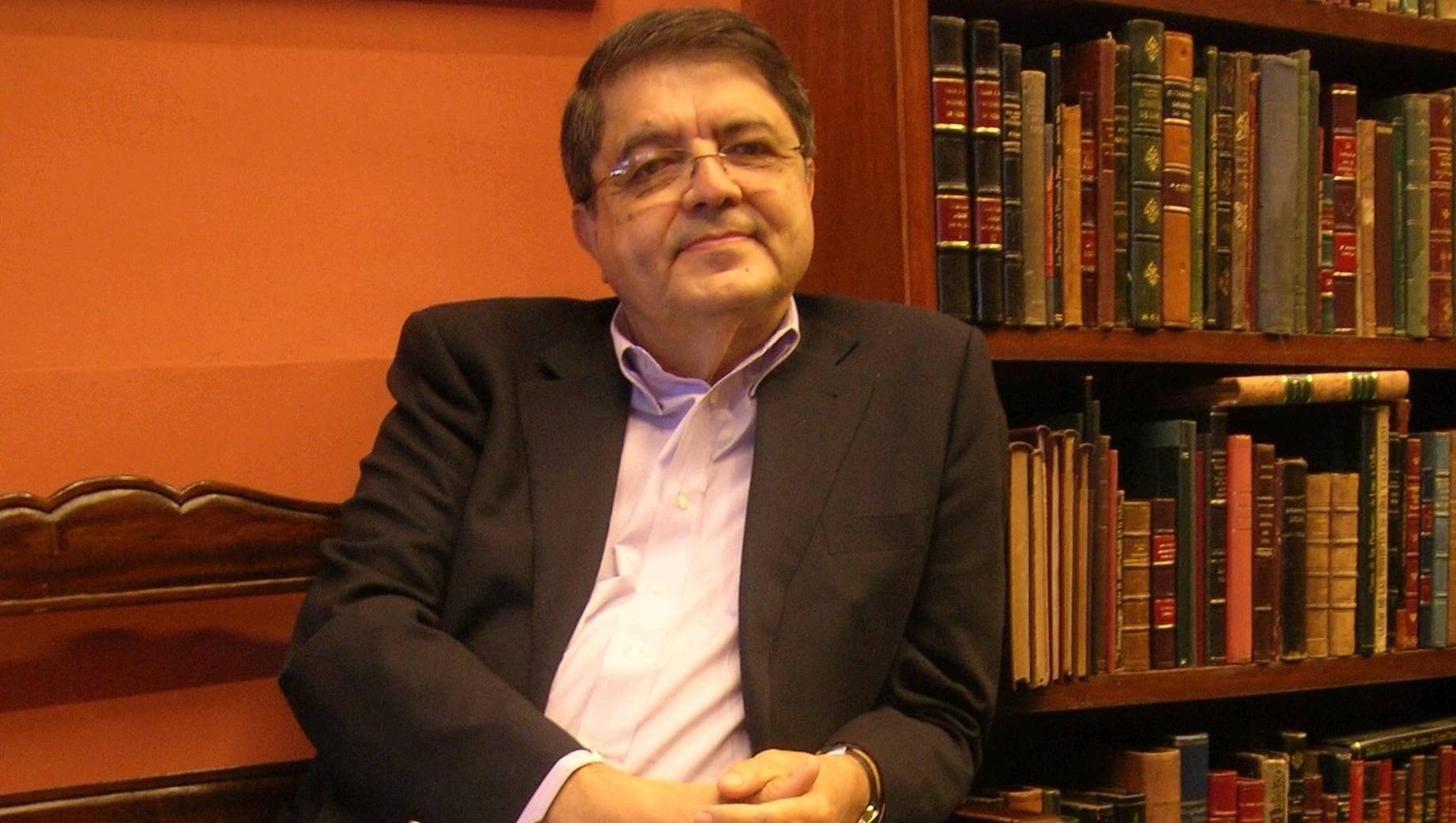 El escritor nicaragüense Sergio Ramírez ganó el premio de la VI Bienal ...