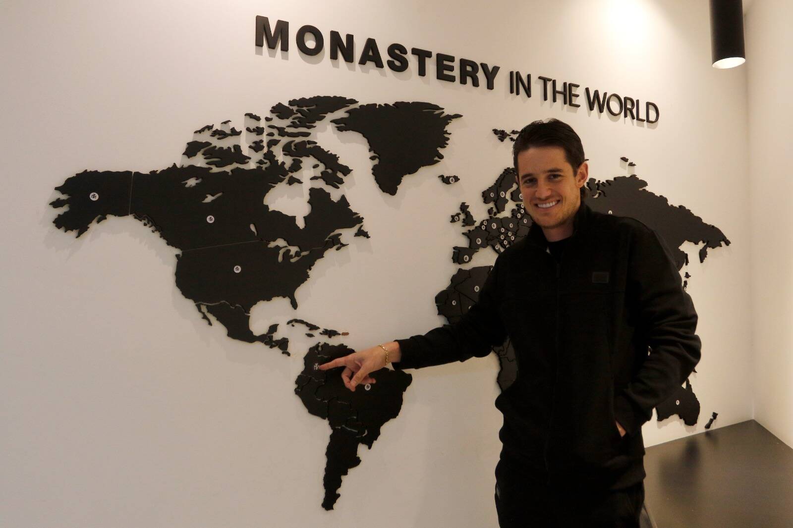 Monastery abrirá 28 tiendas en Colombia y fortalece su expansión ...