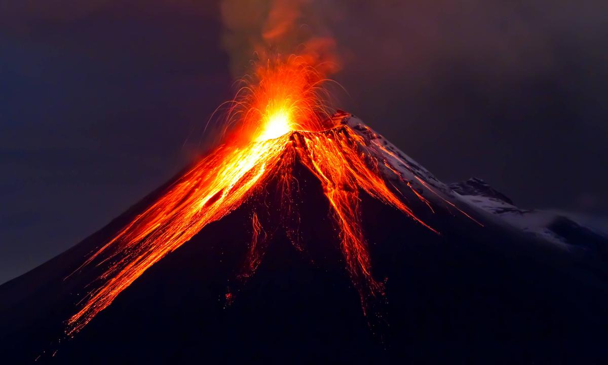 Erupción del volcán en La Cumbre en Galápagos