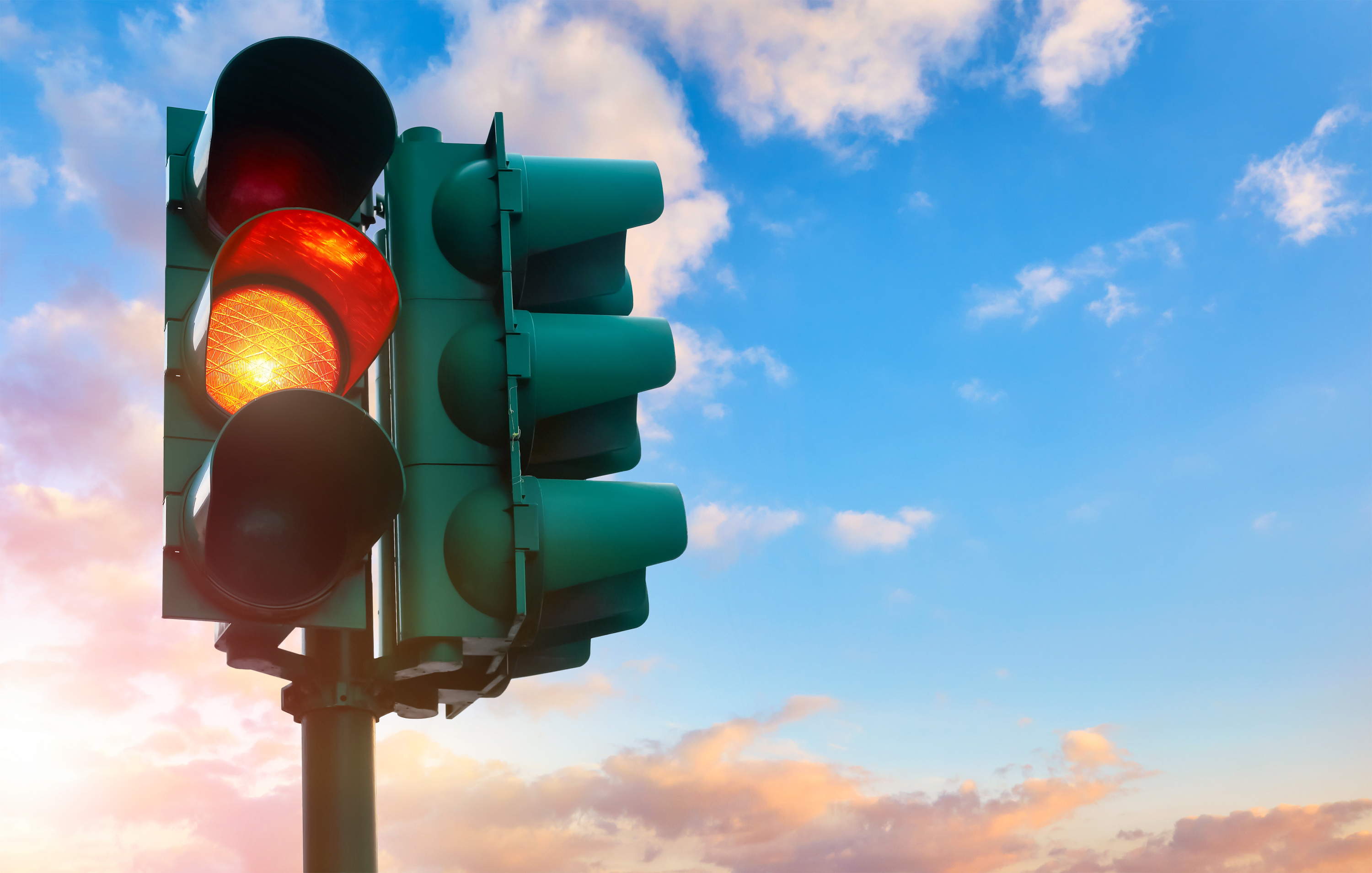 Semáforos: ¿cuál es la verdadera función de la luz amarilla?