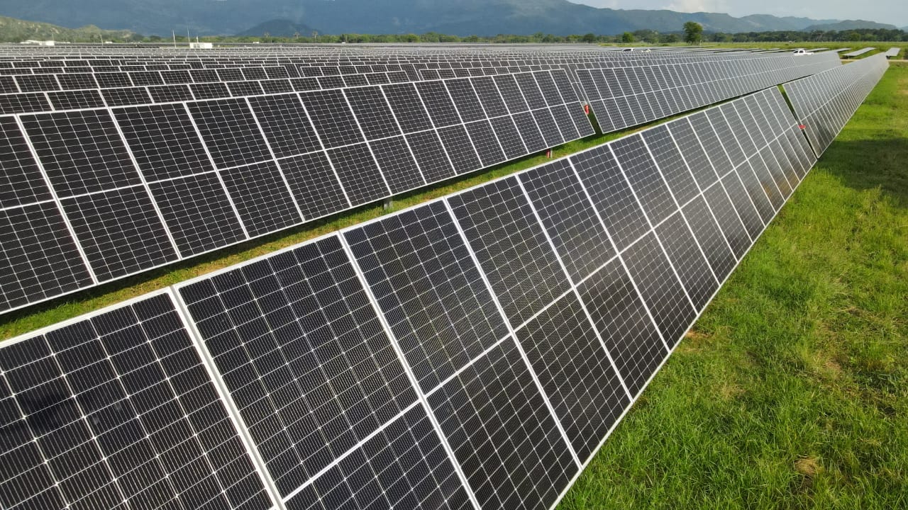 En 2025 los parques solares pasarían a ser el 12 % de la energía ...