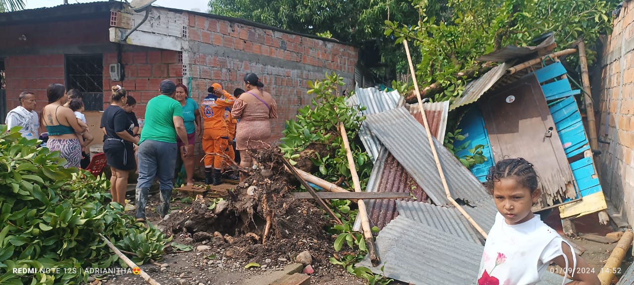 Vendaval en el Meta: quince viviendas afectadas, vías cerradas por ...