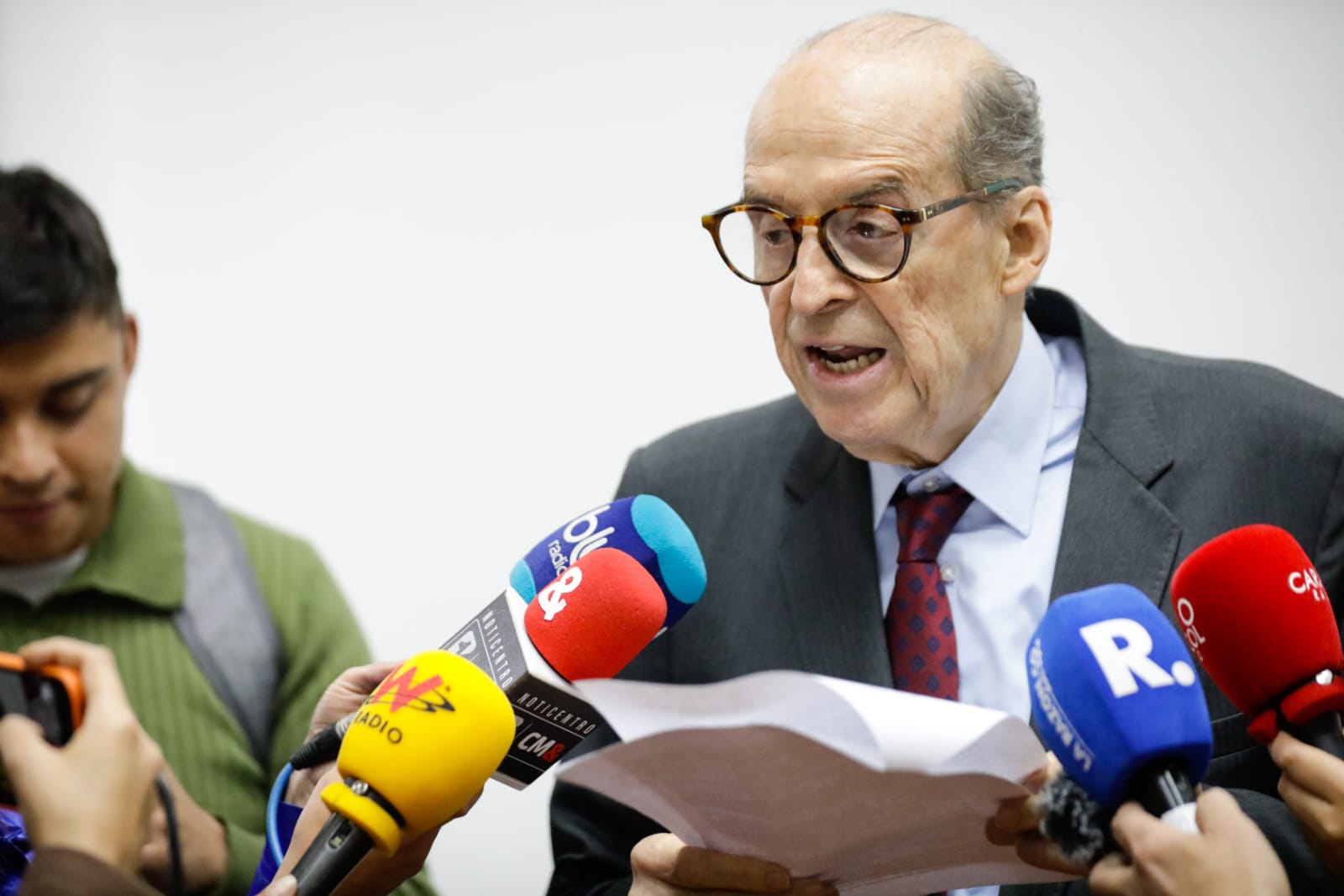 Las rectificaciones de Leyva sobre Vicky Dávila y Miguel Uribe tras ...