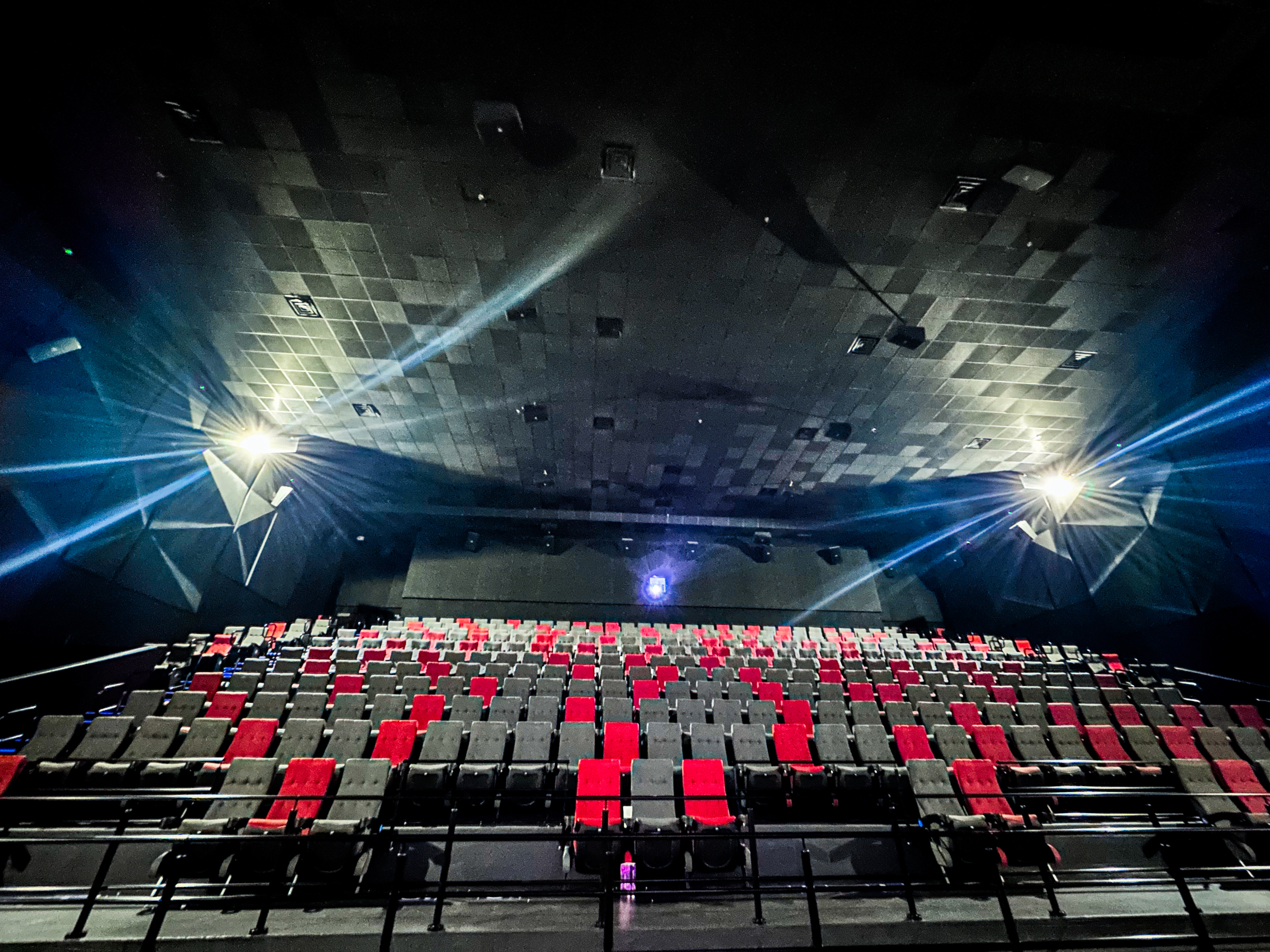 El exitoso arranque del moderno complejo de salas de cine en el centro ...