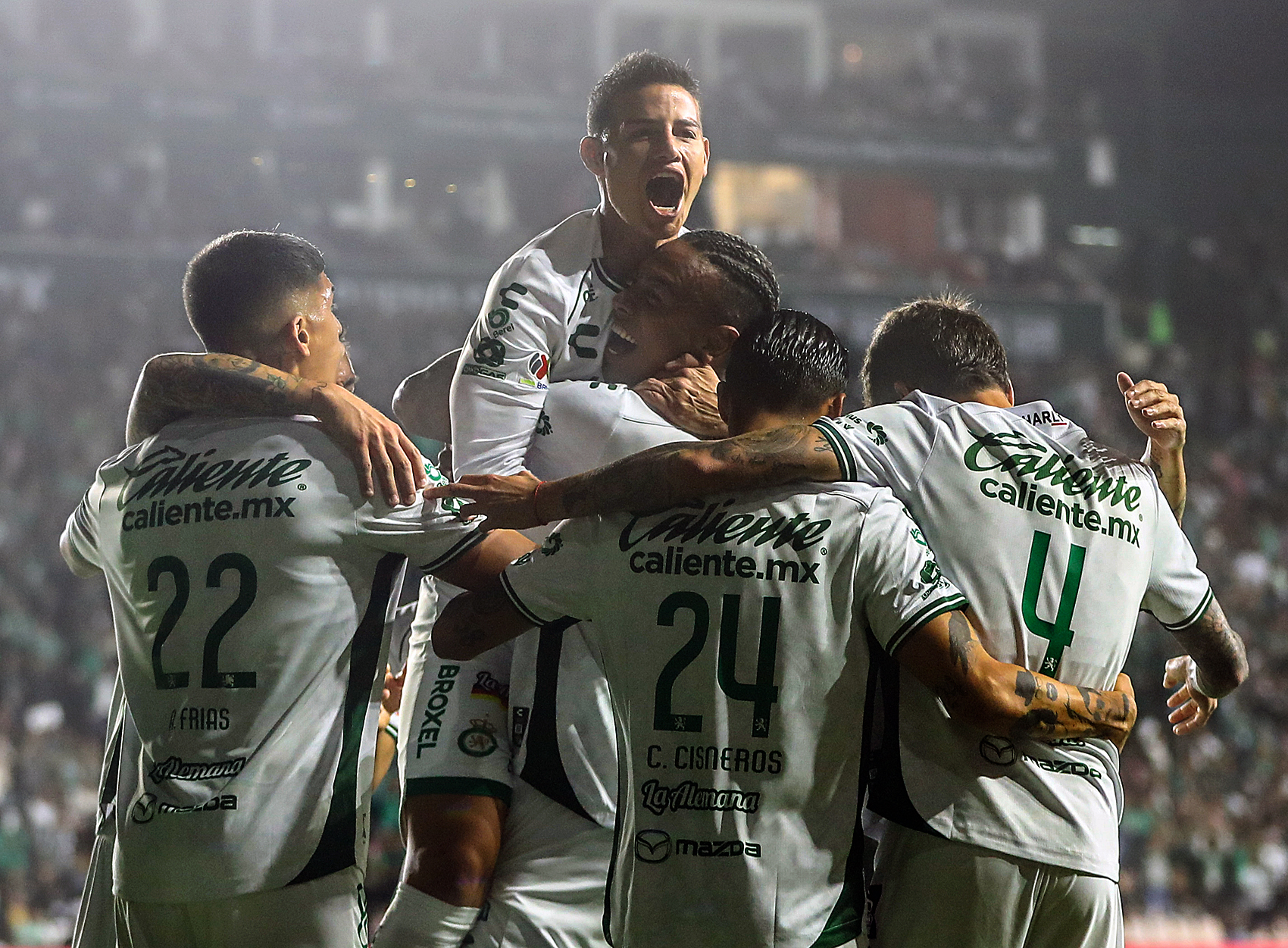 James Rodríguez vuelve a lucirse en León con asistencia en victoria ...