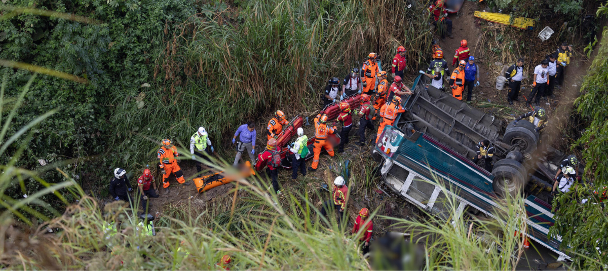 Grave accidente en Guatemala: bus cayó por un barranco; van más de 50 ...