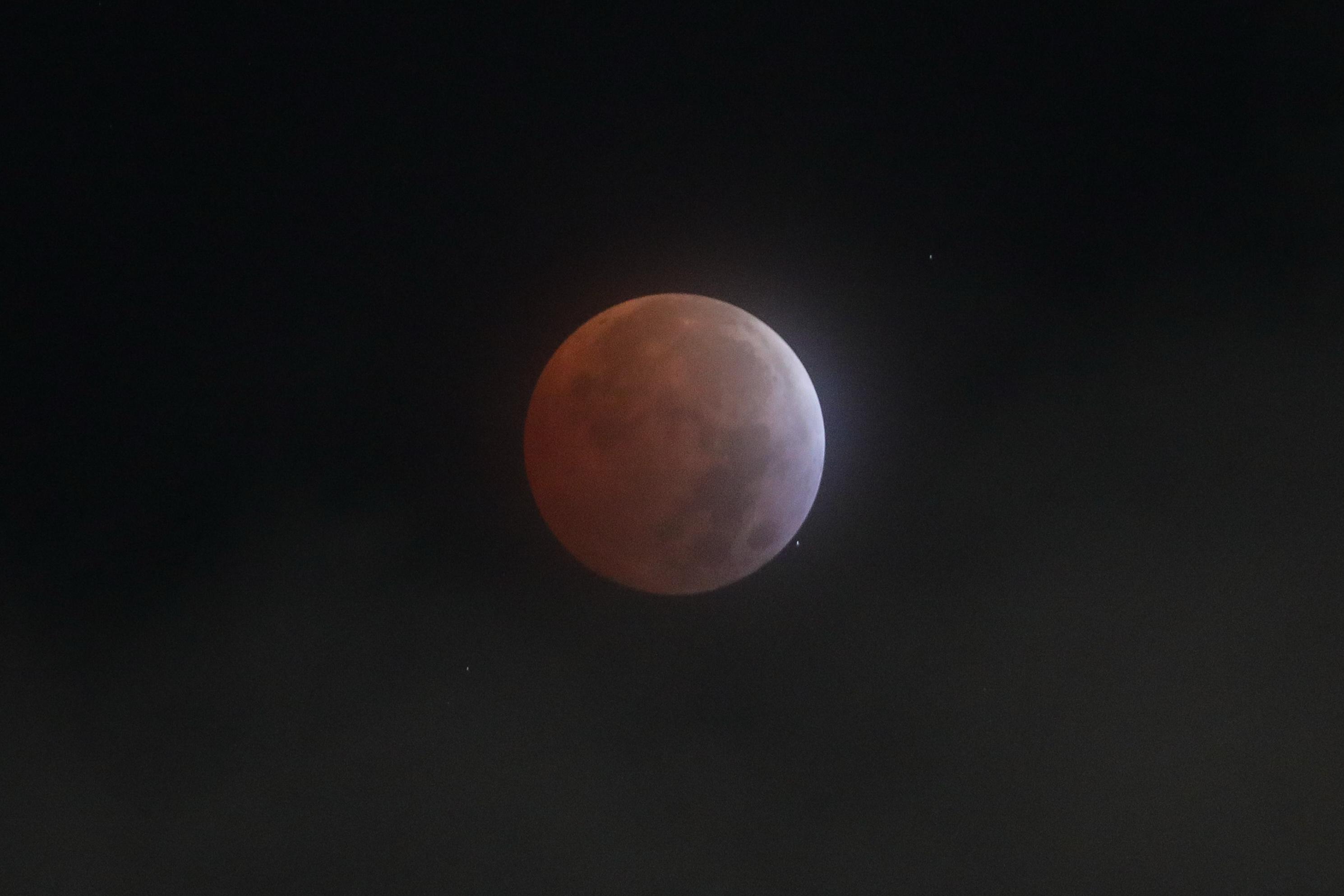 Eclipse total de luna este 7 de septiembre de 2025: rituales de amor y abundancia para esta ...