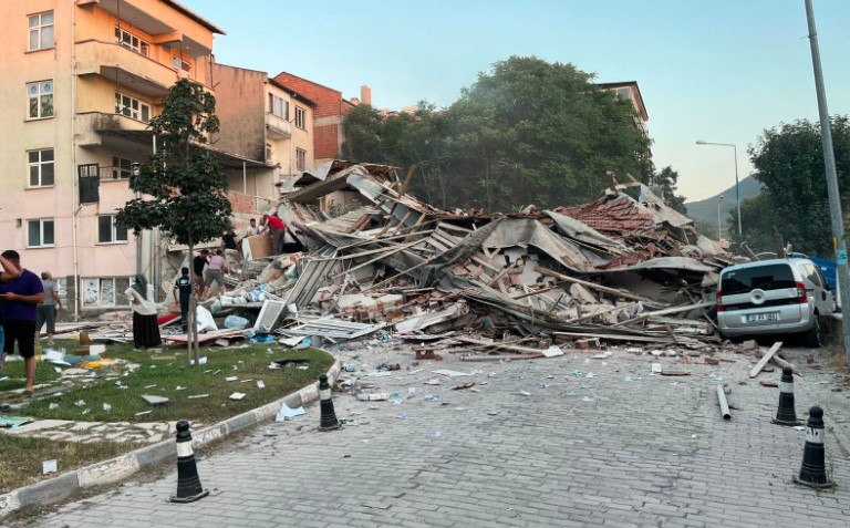 Videos del terremoto de magnitud 6,1 en Turquía que dejó 10 edificios ...