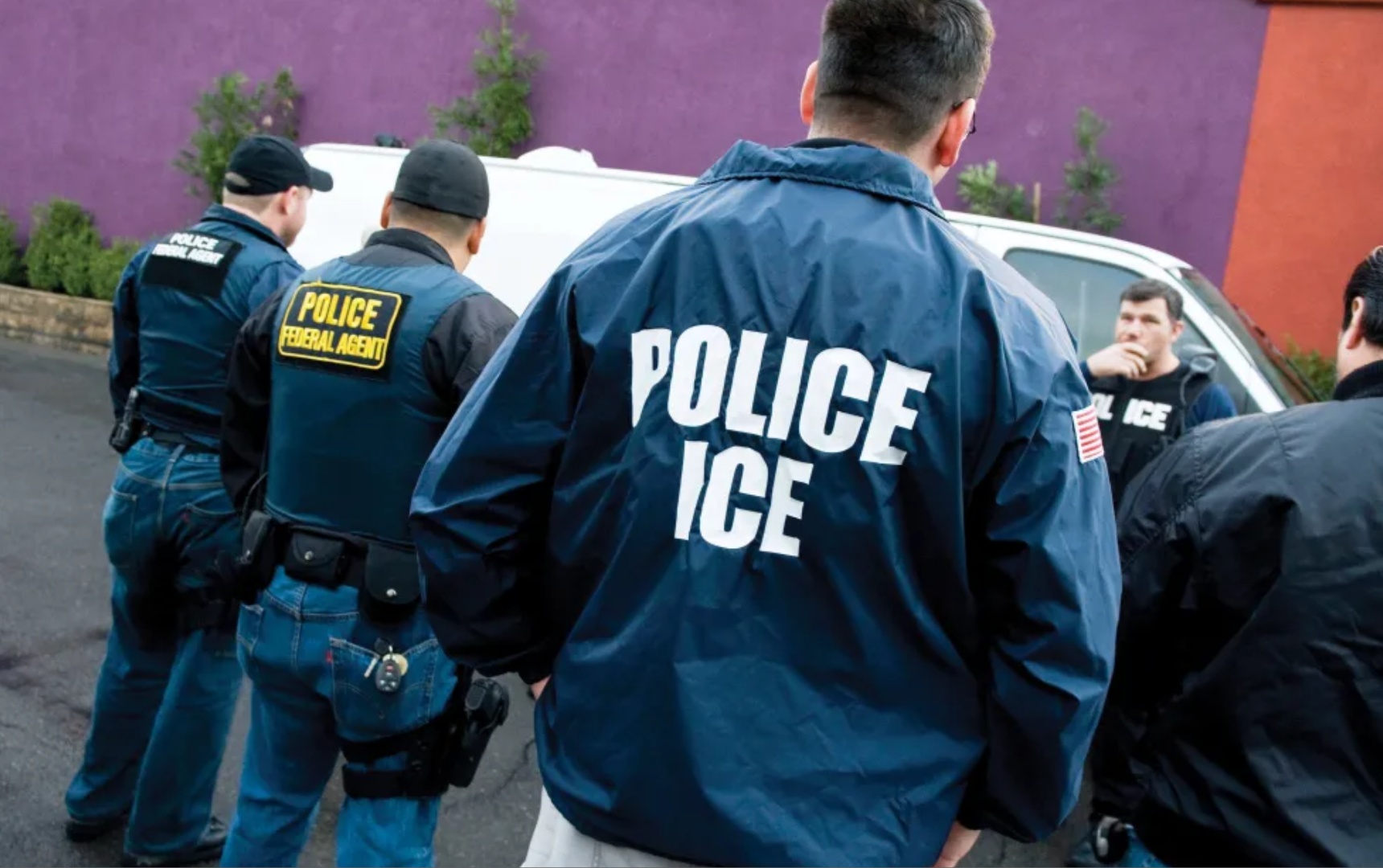 '¡Somos ciudadanos!': la enorme redada de ICE que aterrorizó a una ...