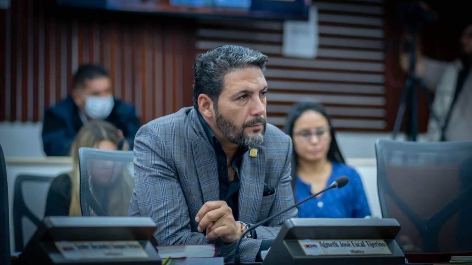 Le llueven críticas al congresista Agmet Escaf por proyecto para ...