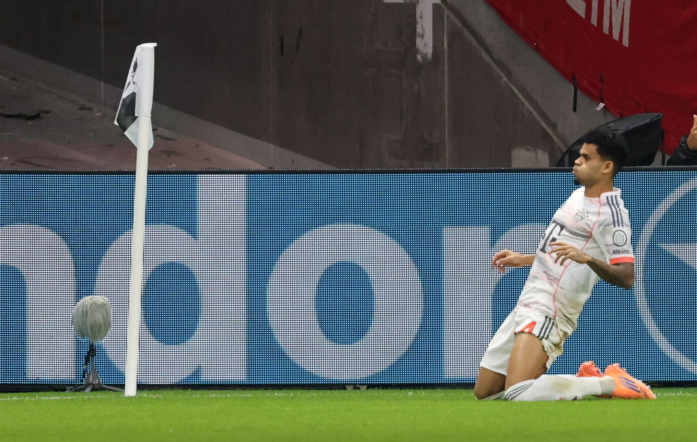 A Luis Díaz lo siguen extrañando en el Liverpool: un excompañero les mandó un sentido mensaje a ...