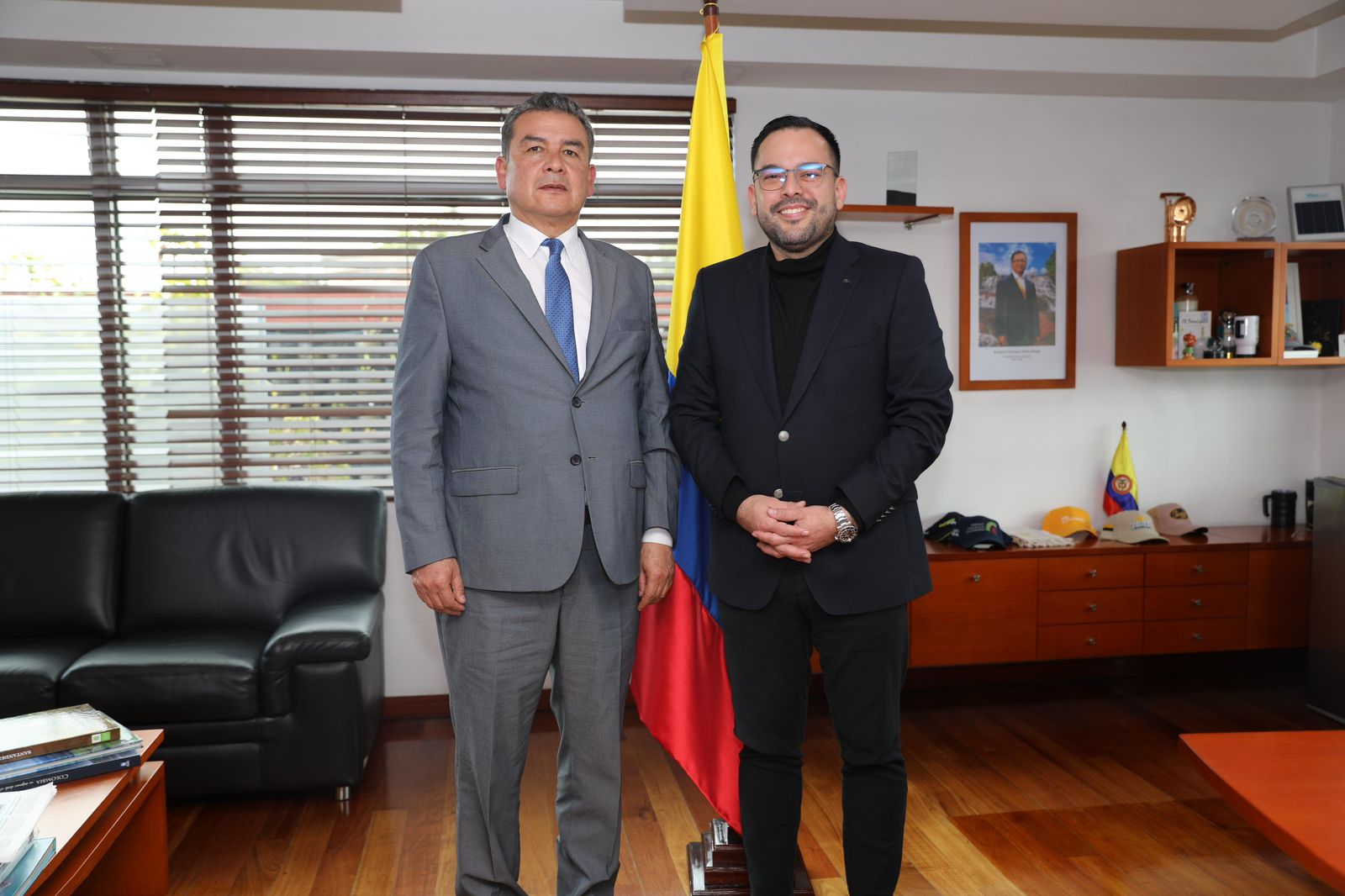 Pablo Yesid Fajardo asume la presidencia de la Agencia Nacional de ...
