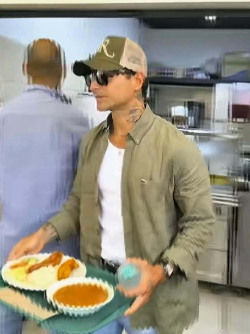 Maluma revivió el meme de 'almuerzos a $2.800' y sorprendió en la plaza ...