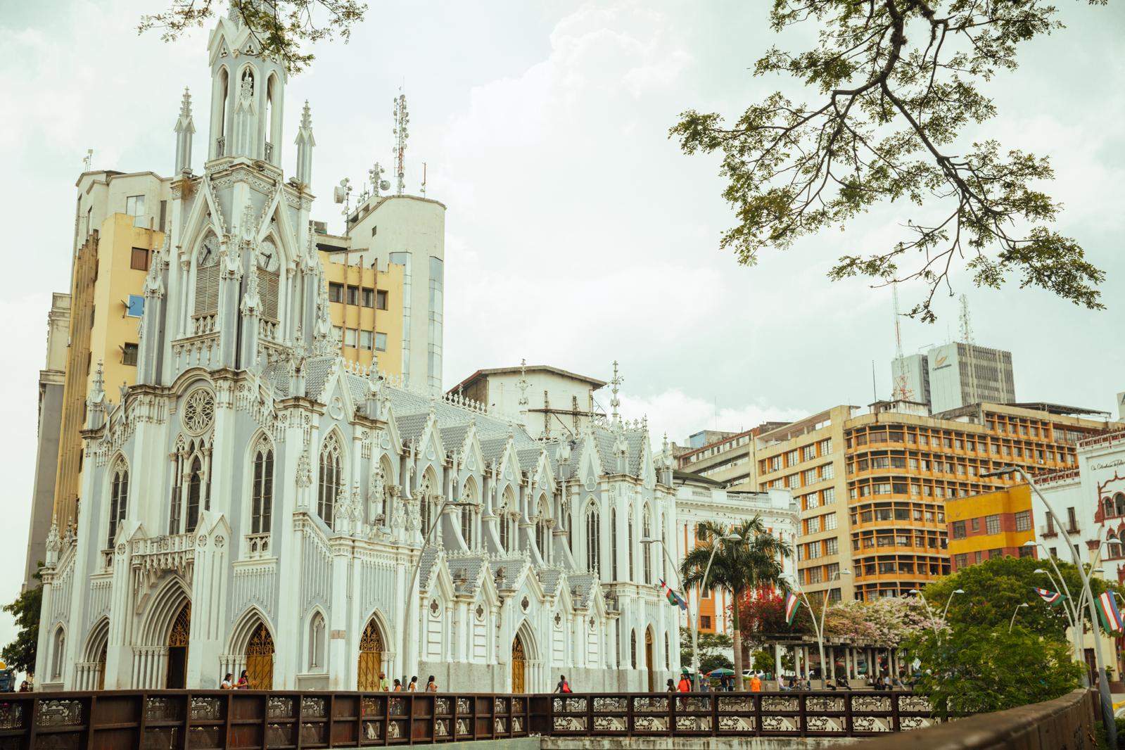 Ataque a la iglesia La Ermita en Cali: 'Rasputín' destruyó imágenes y ...